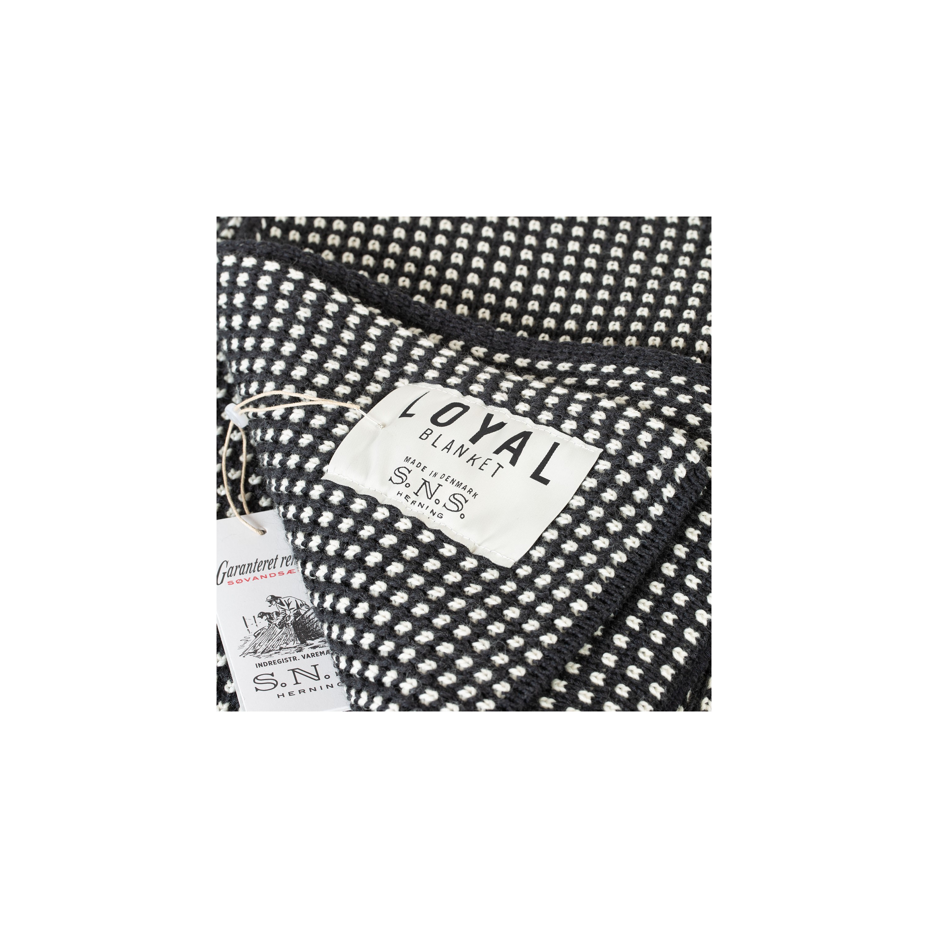 SNS HERNING / Loyal Blanket Faded Black